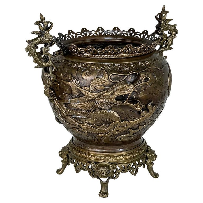Antique Chinese Bronze Jardiniere, Decorative Planter For Sale at 1stDibs