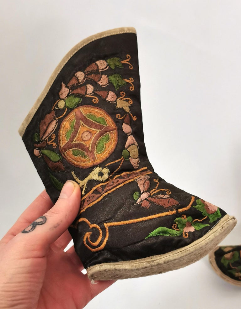 Antique Chinese embroidered silk boots For Sale at 1stDibs