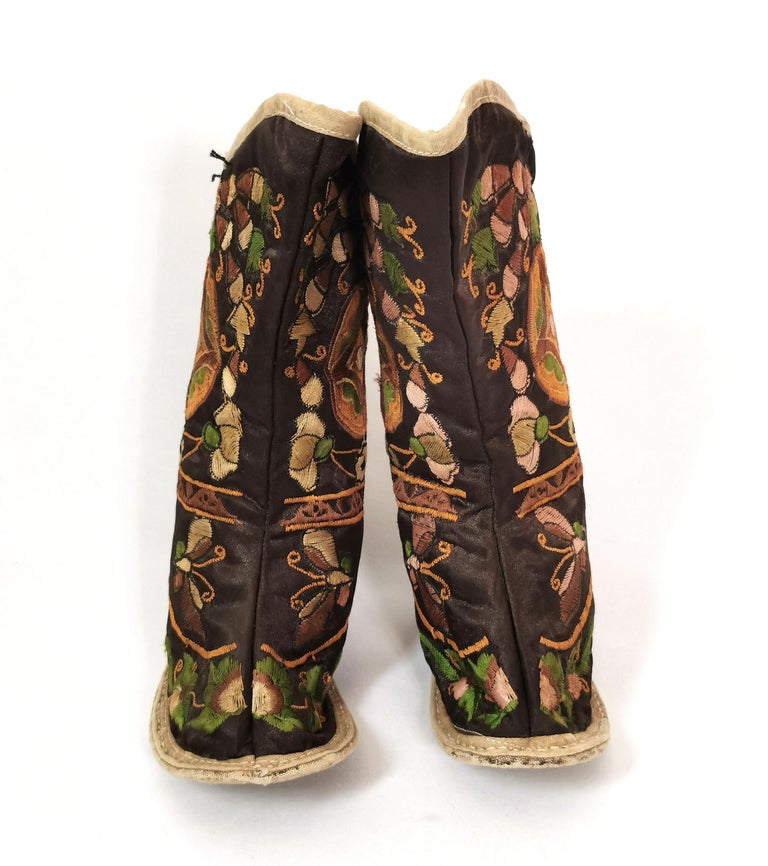 Antique Chinese embroidered silk boots For Sale at 1stDibs