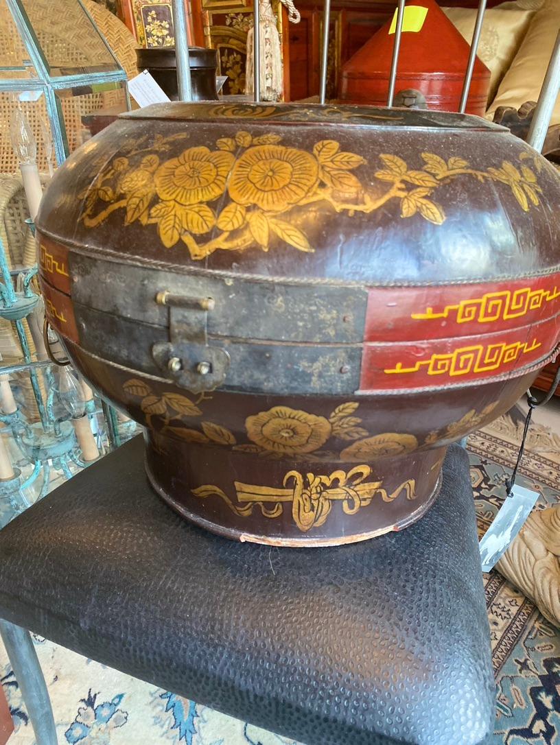 Antique Chinese Presentation Lacquered and Gold Leaf Gift Box For Sale ...