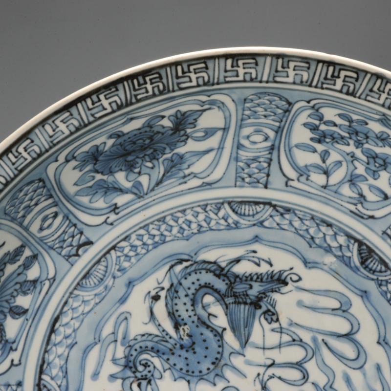 Antique Chinese Zhangzhou Swatow Landscape Dragon Charger, China, Ming ...