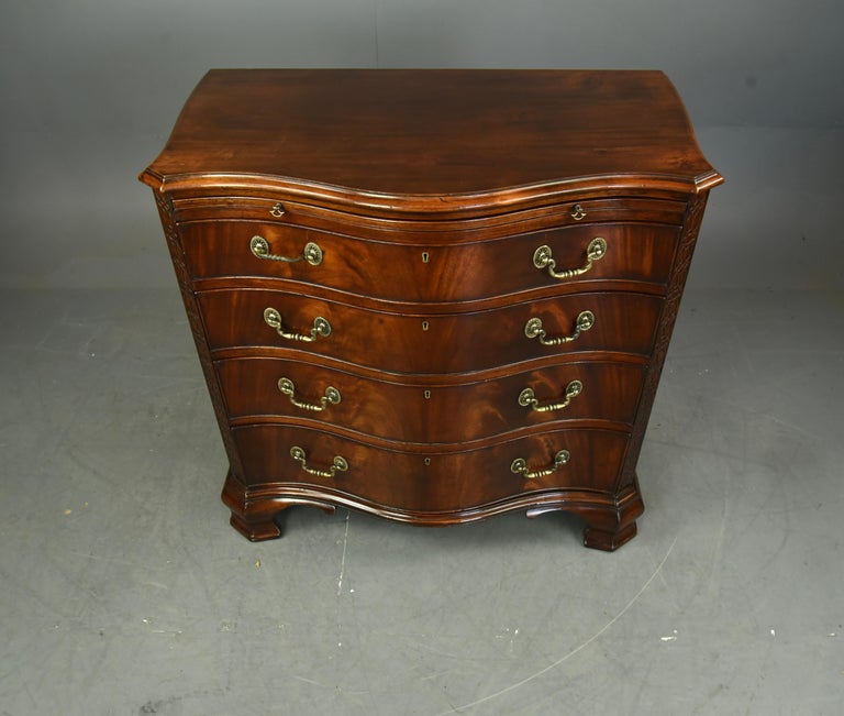 Antique Chippendale Style Serpentine Chest of Drawers For Sale at 1stDibs