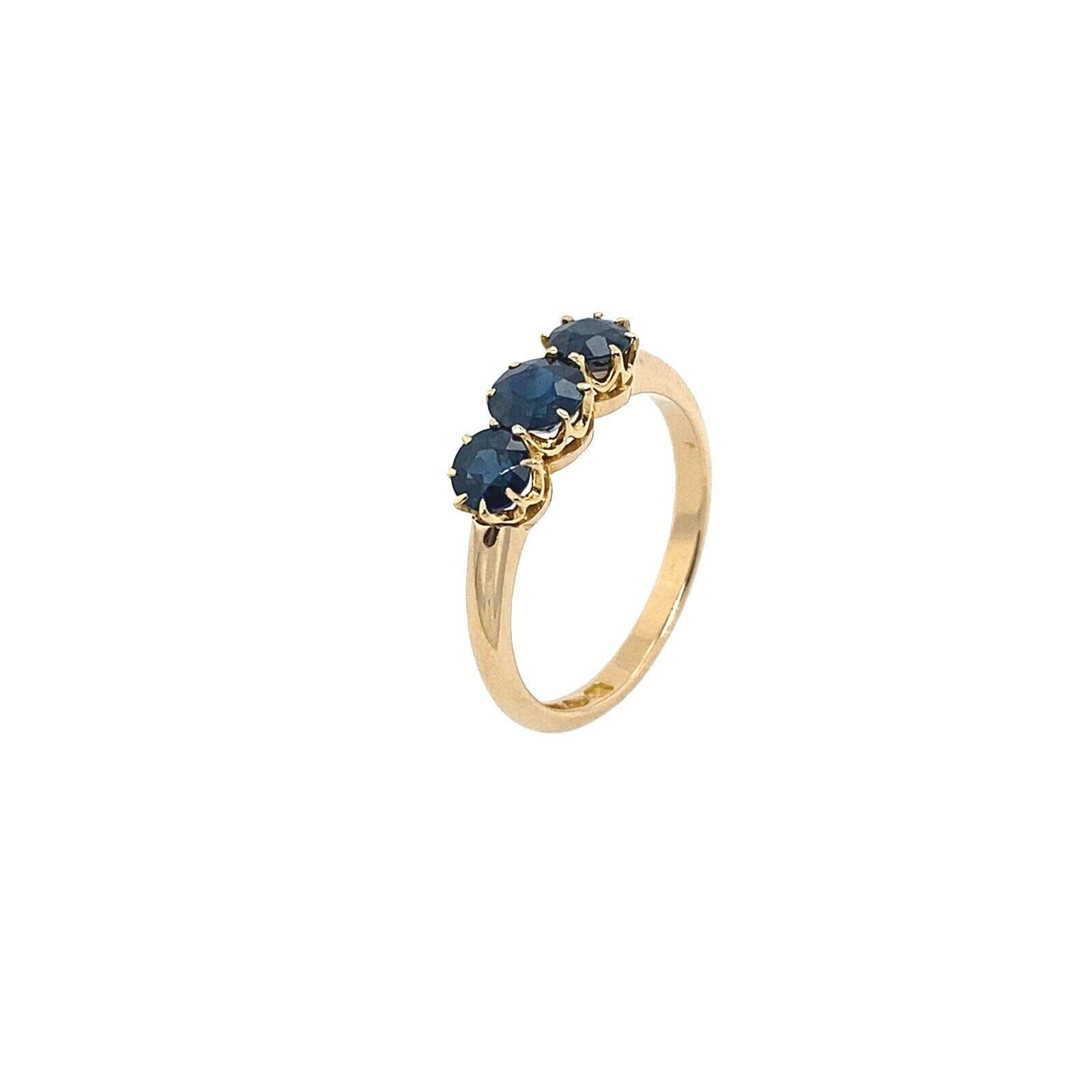 Antique Classic 3-Stone Sapphire Ring Set in 18ct Yellow Gold For Sale ...