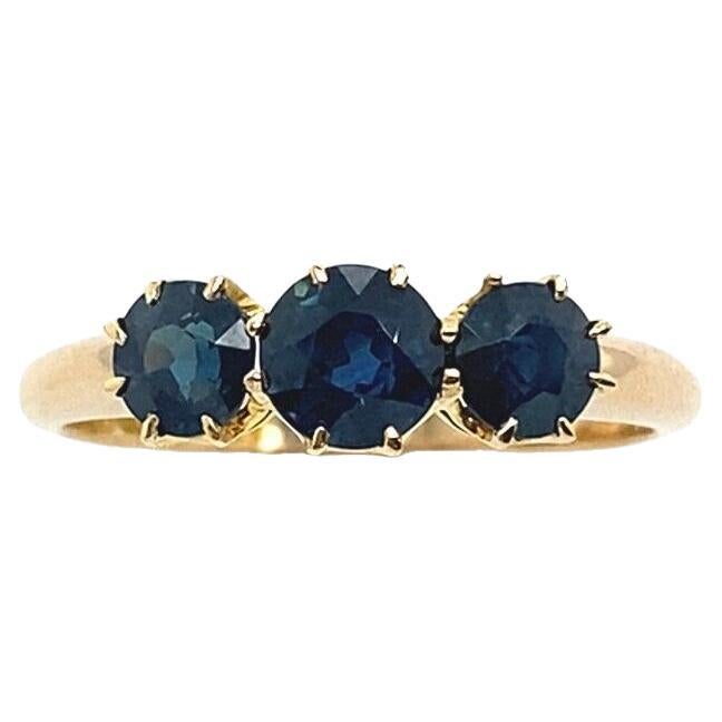 Antique Classic 3-Stone Sapphire Ring Set in 18ct Yellow Gold For Sale ...