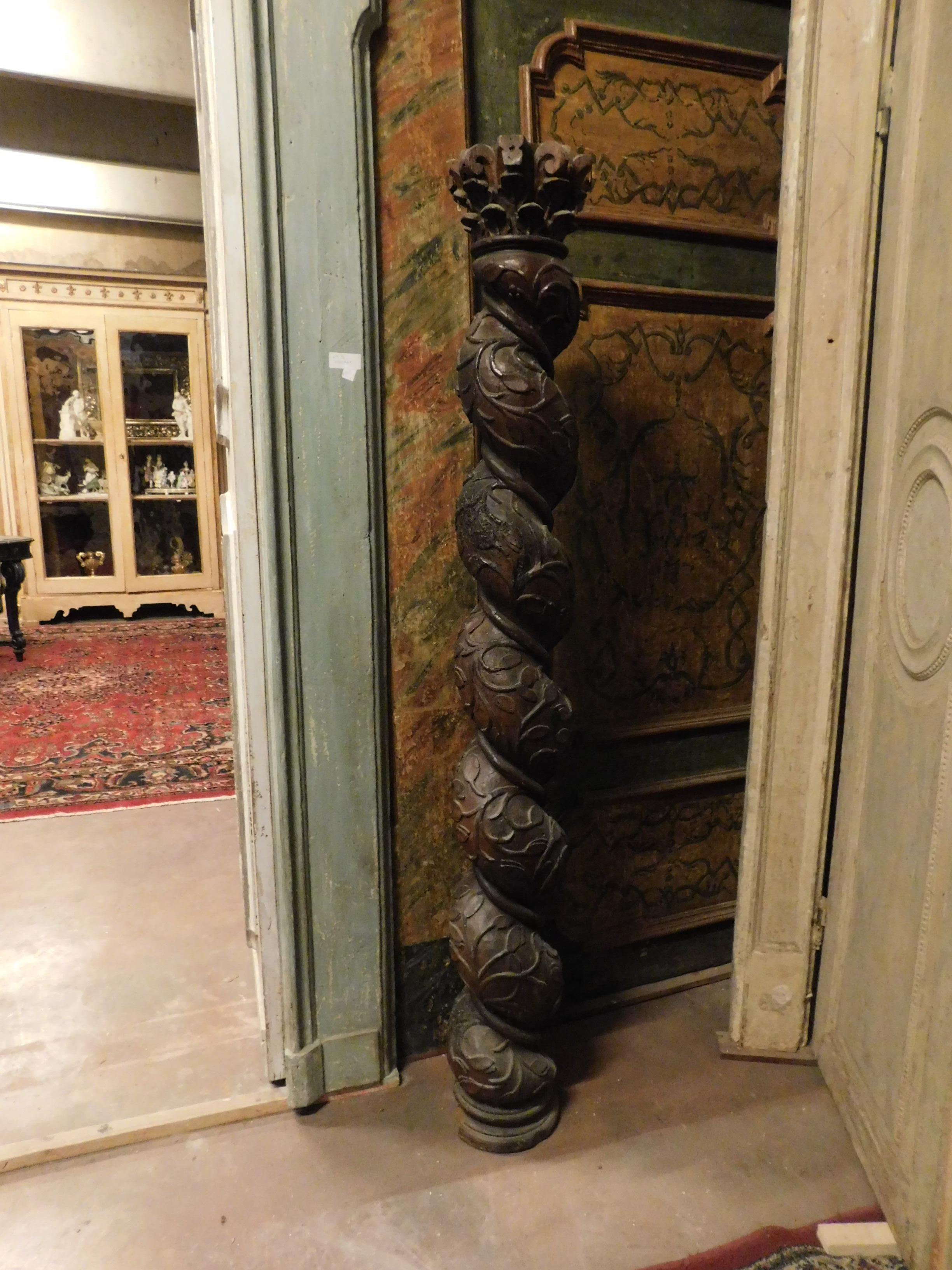 Antique Column in Walnut Wood, with Twisted Sculpted, 17th Century ...