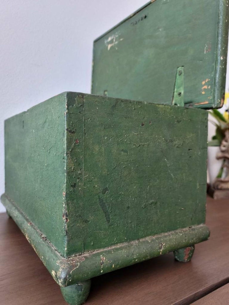 Antique Early American Farmhouse Dovetailed Table Box For Sale at 1stDibs