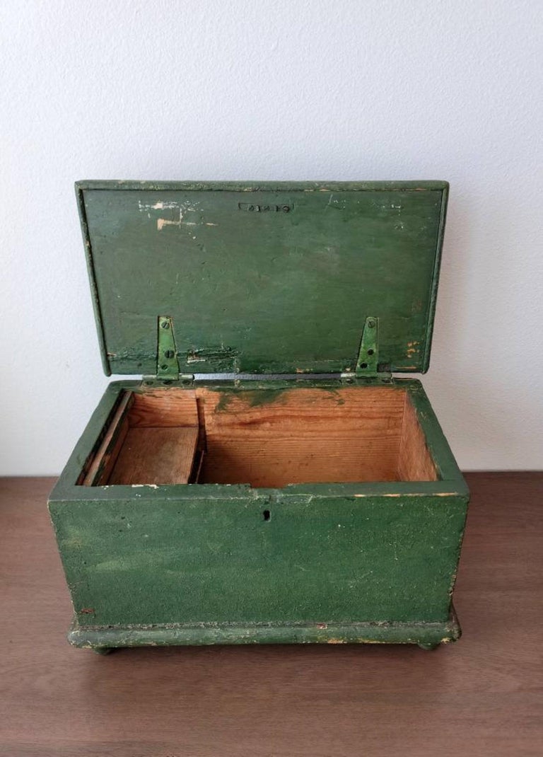 Antique Early American Farmhouse Dovetailed Table Box For Sale at 1stDibs