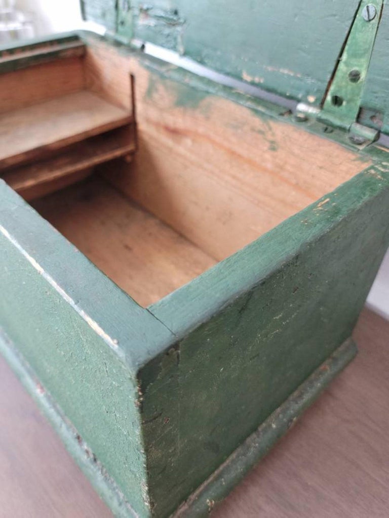 Antique Early American Farmhouse Dovetailed Table Box For Sale at 1stDibs