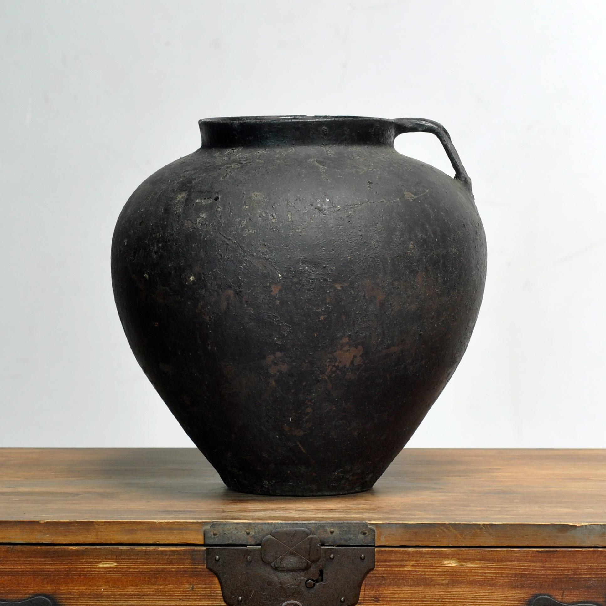 Antique earthenware pot from Moldova, circa 1850 For Sale at 1stDibs