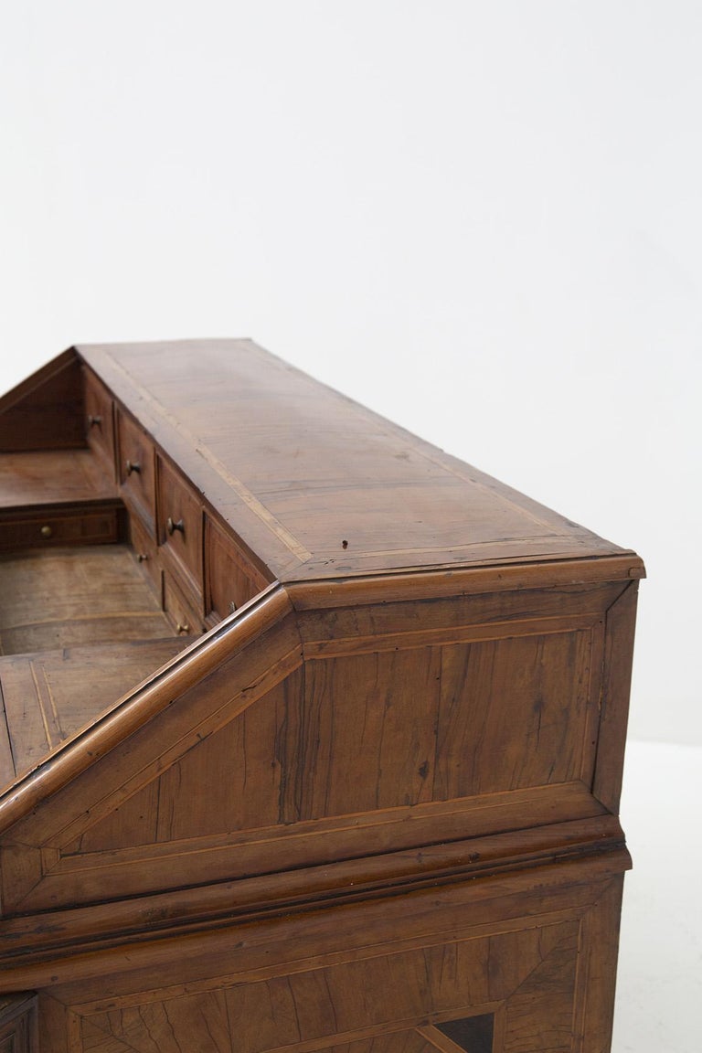 Antique Elegant Wooden Bureau For Sale at 1stDibs
