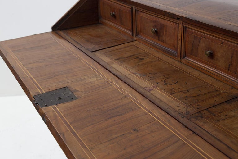Antique Elegant Wooden Bureau For Sale at 1stDibs
