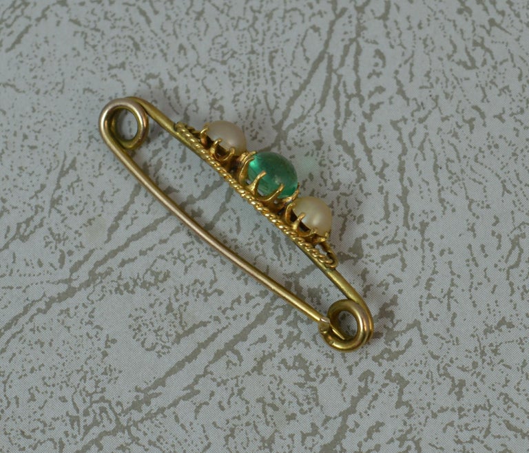 Antique Emerald Cabochon and Pearl 15 Carat Gold Pin Brooch For Sale at ...