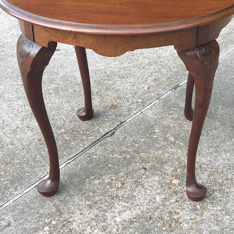 Antique English Queen Anne Round End Table For Sale at 1stDibs