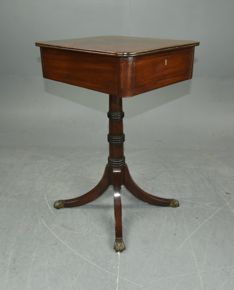 Antique English Regency mahogany lamp table For Sale at 1stDibs