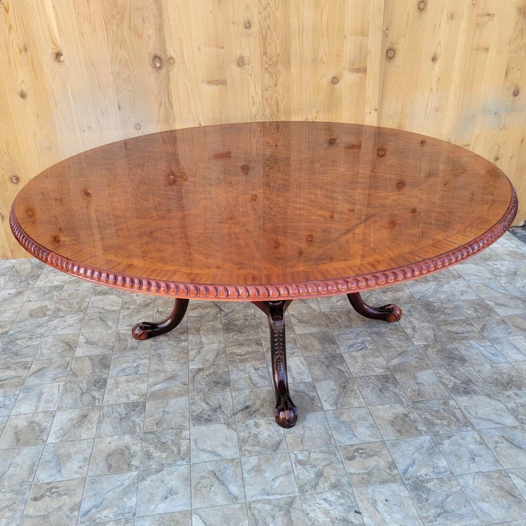 Ancienne table à manger de style Régence anglaise à piédestal en acajou ...