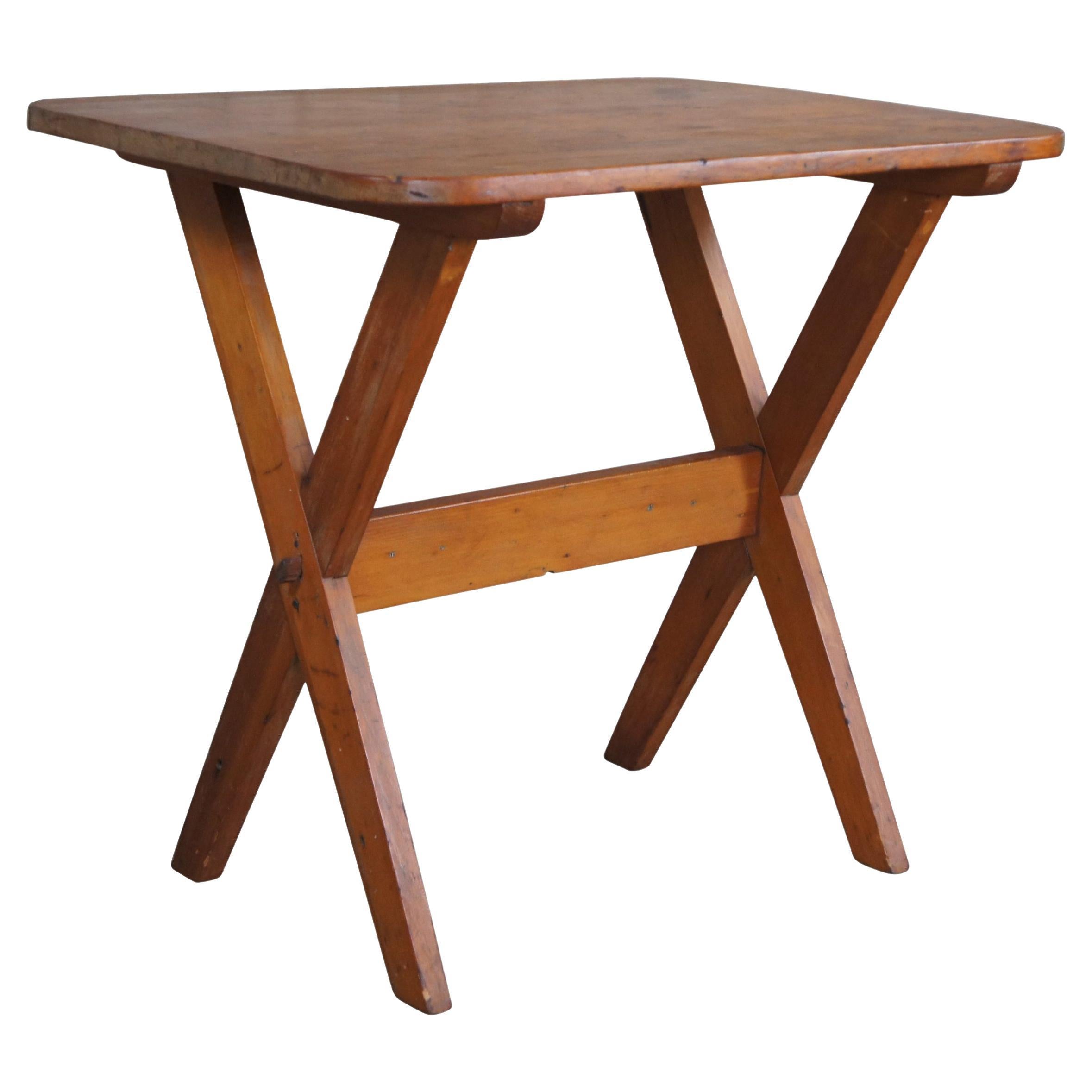 Antique Tiger Oak Colonial Accent Table For Sale at 1stDibs