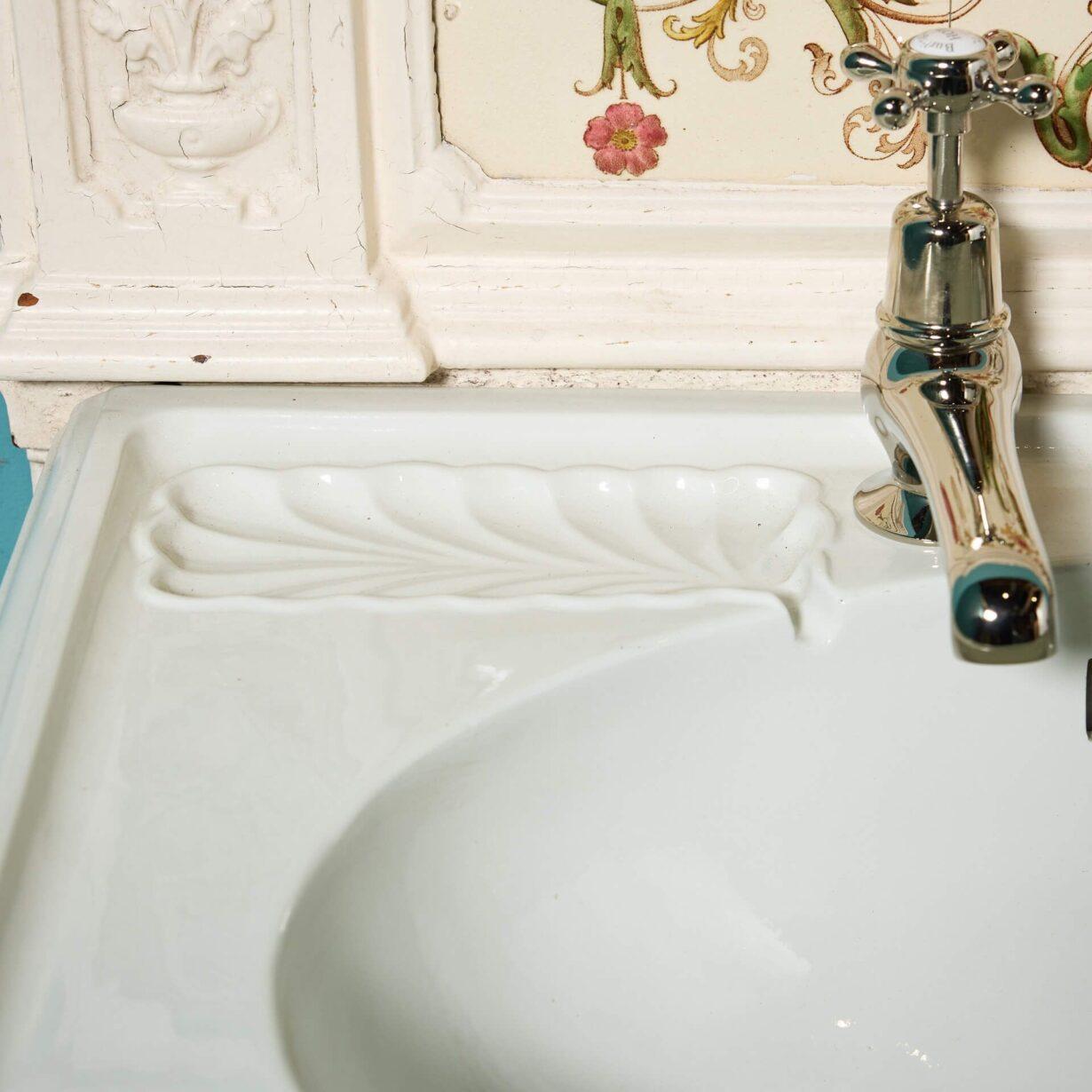 Antique English Victorian Style Wash Stand For Sale at 1stDibs