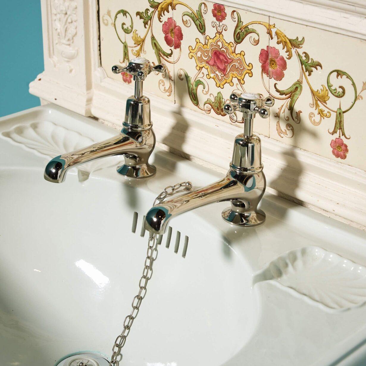 Antique English Victorian Style Wash Stand For Sale at 1stDibs