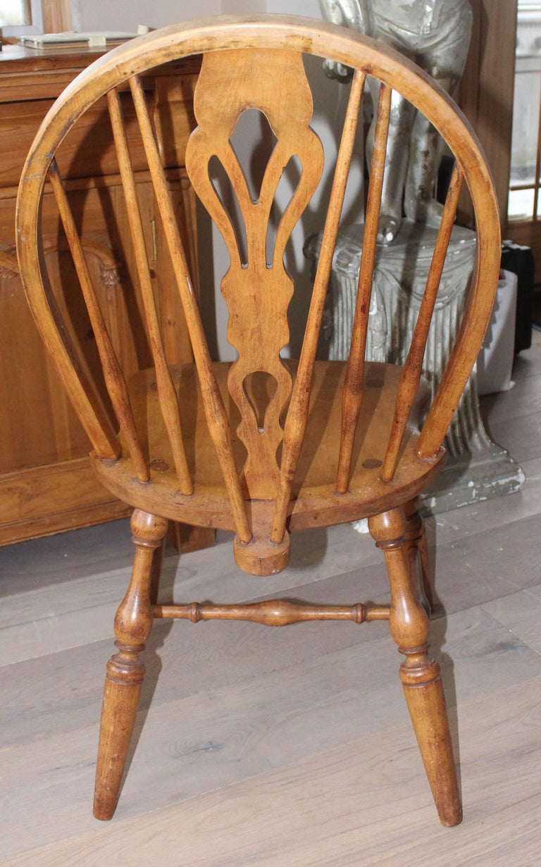 Antique English Windsor Bow-Brace Back Dining Chairs with Decorative ...