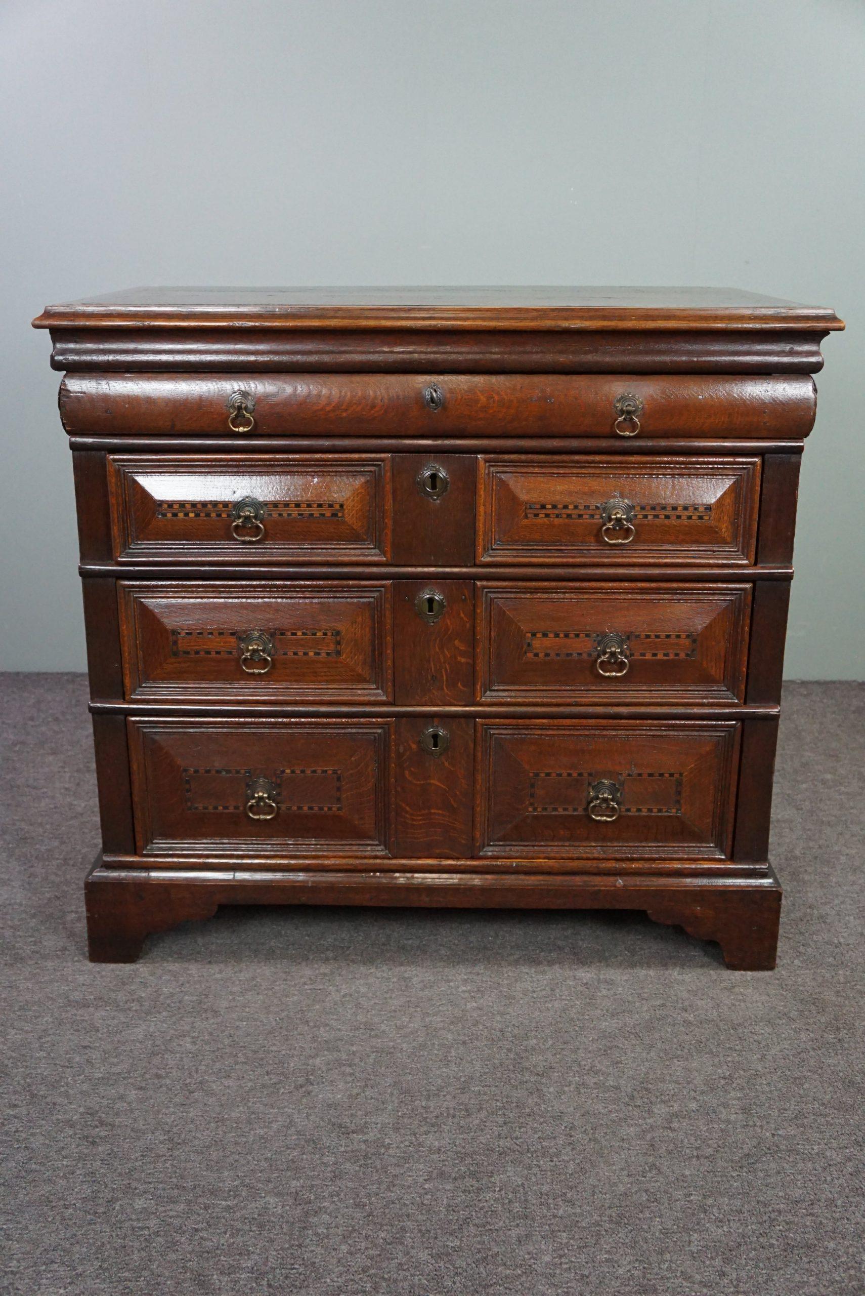Antique English wooden chest of drawers, 18th century For Sale at 1stDibs