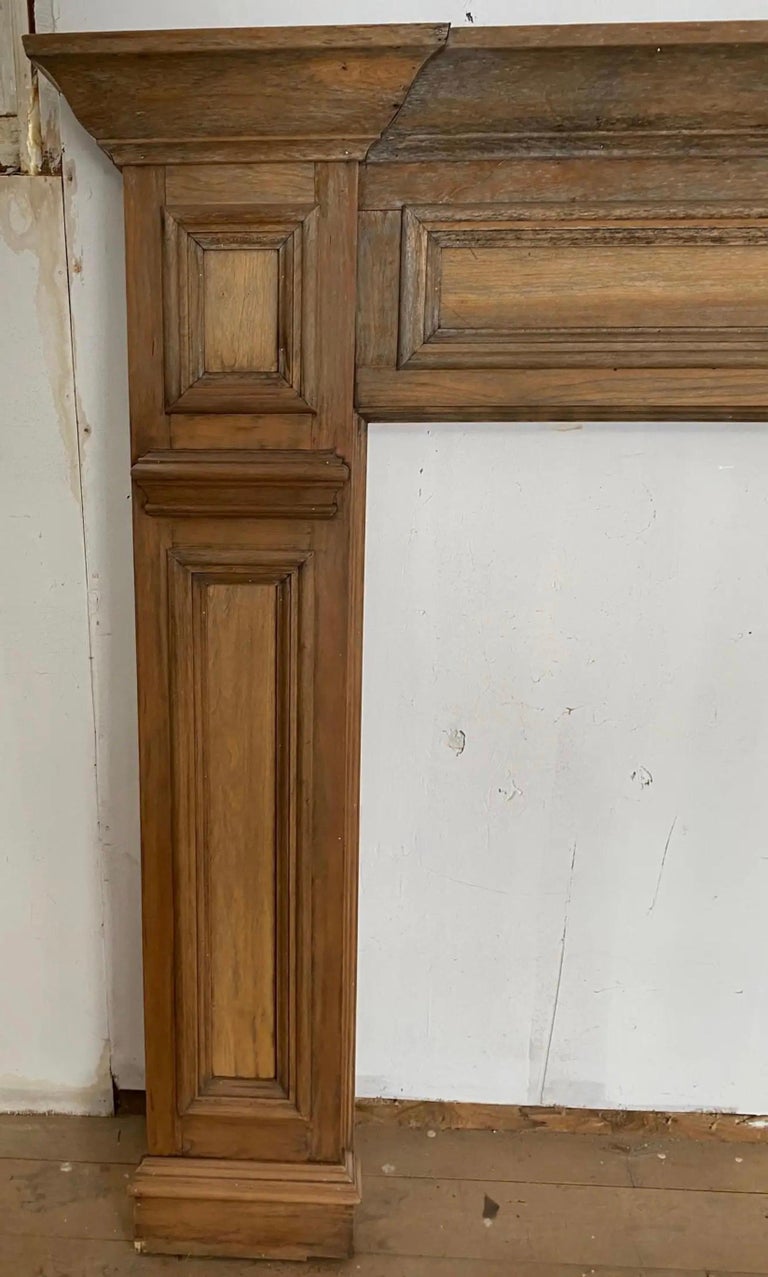 Antique Federal Style Wooden Fireplace Mantel For Sale at 1stDibs