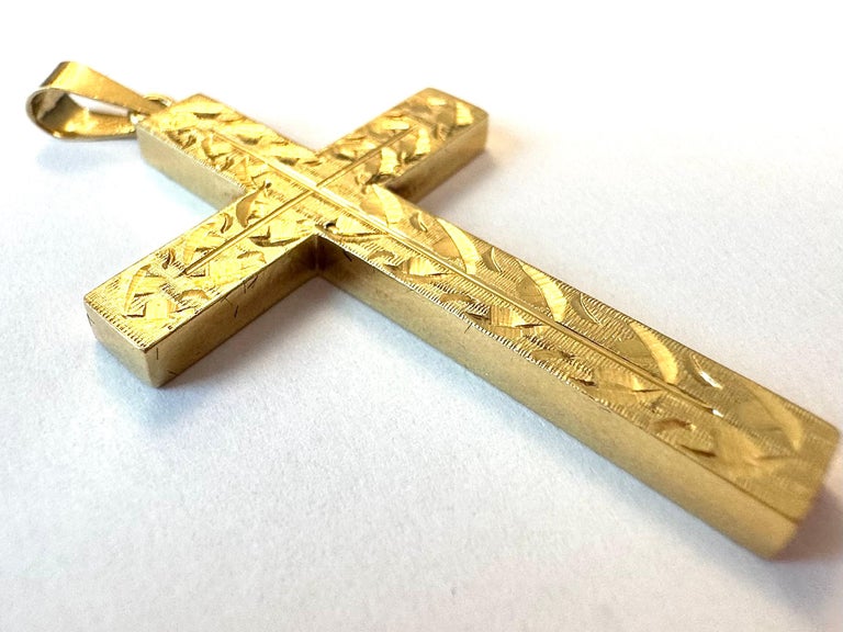 Antique French Design 18kt Yellow Gold Cross For Sale at 1stDibs