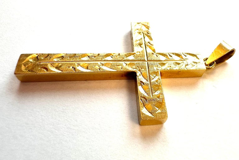 Antique French Design 18kt Yellow Gold Cross For Sale at 1stDibs