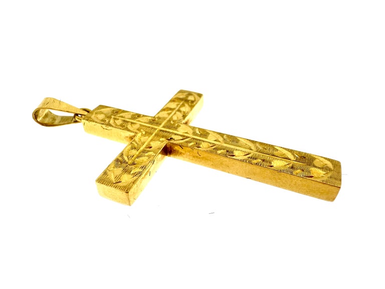 Antique French Design 18kt Yellow Gold Cross For Sale at 1stDibs