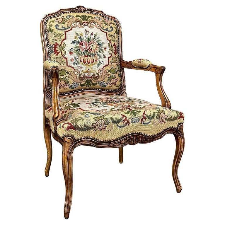 Fauteuil De Style Ancien