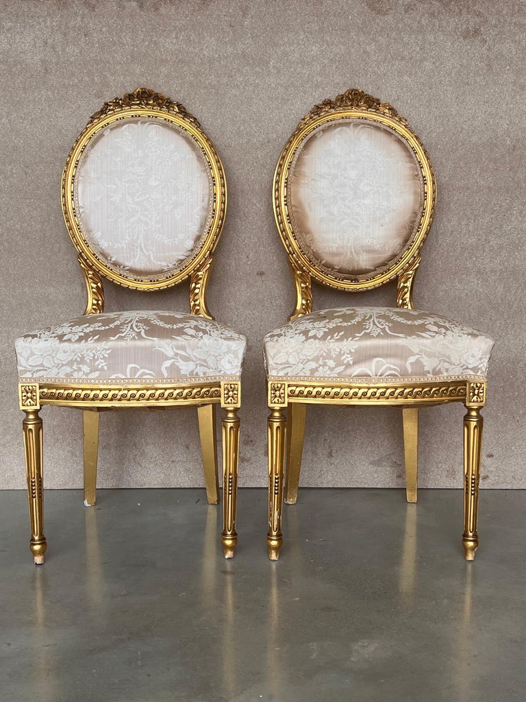Chaise d'appoint française ancienne de style Louis XVI, dorée à la feuille et peinte En vente ...