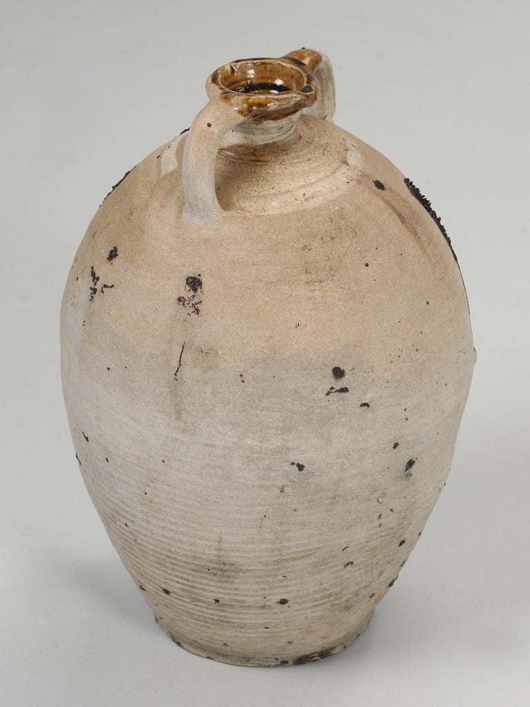Antiker französischer Wasserkrug aus Keramik aus der Provence ...