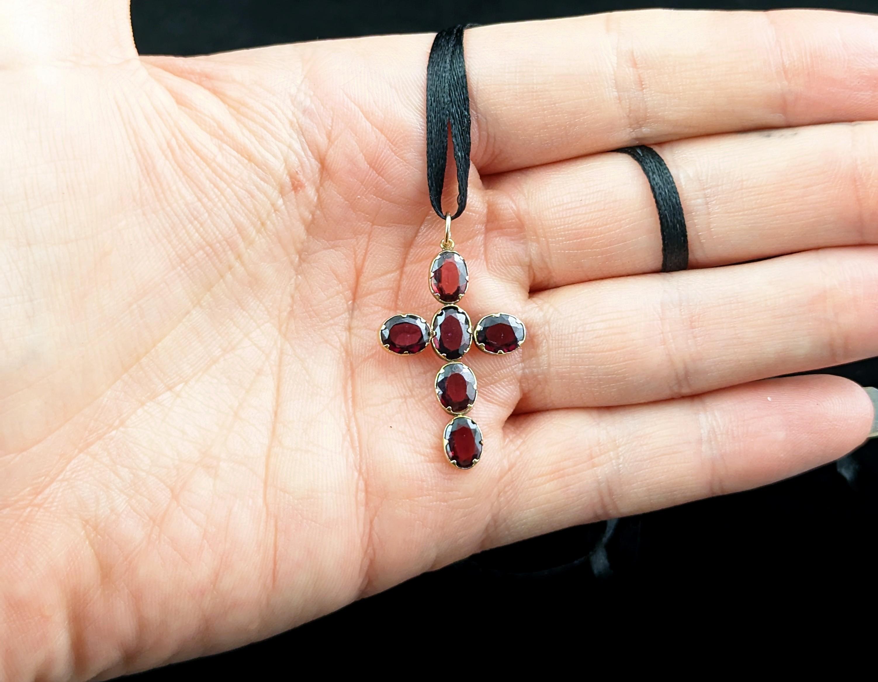 Antique Garnet Cross Pendant, 18k Gold, Victorian For Sale at 1stDibs