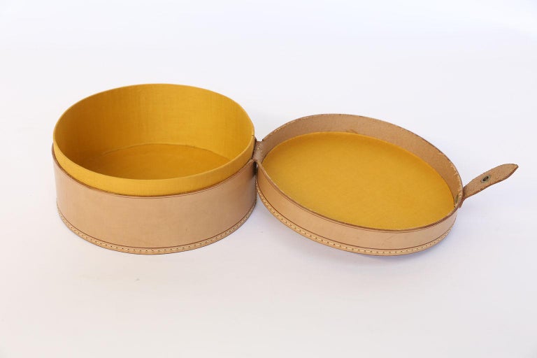 Antique Gentlemen's Leather Collar Box at 1stDibs
