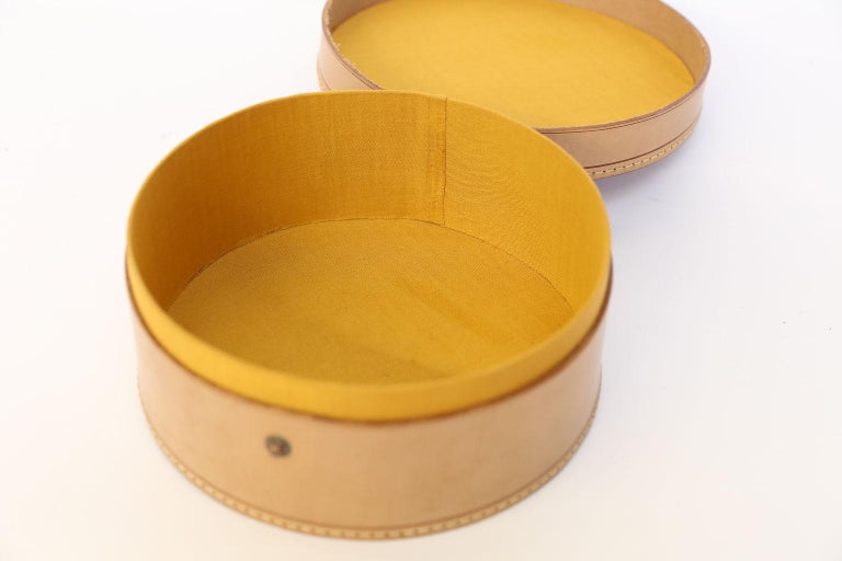 Antique Gentlemen's Leather Collar Box at 1stDibs