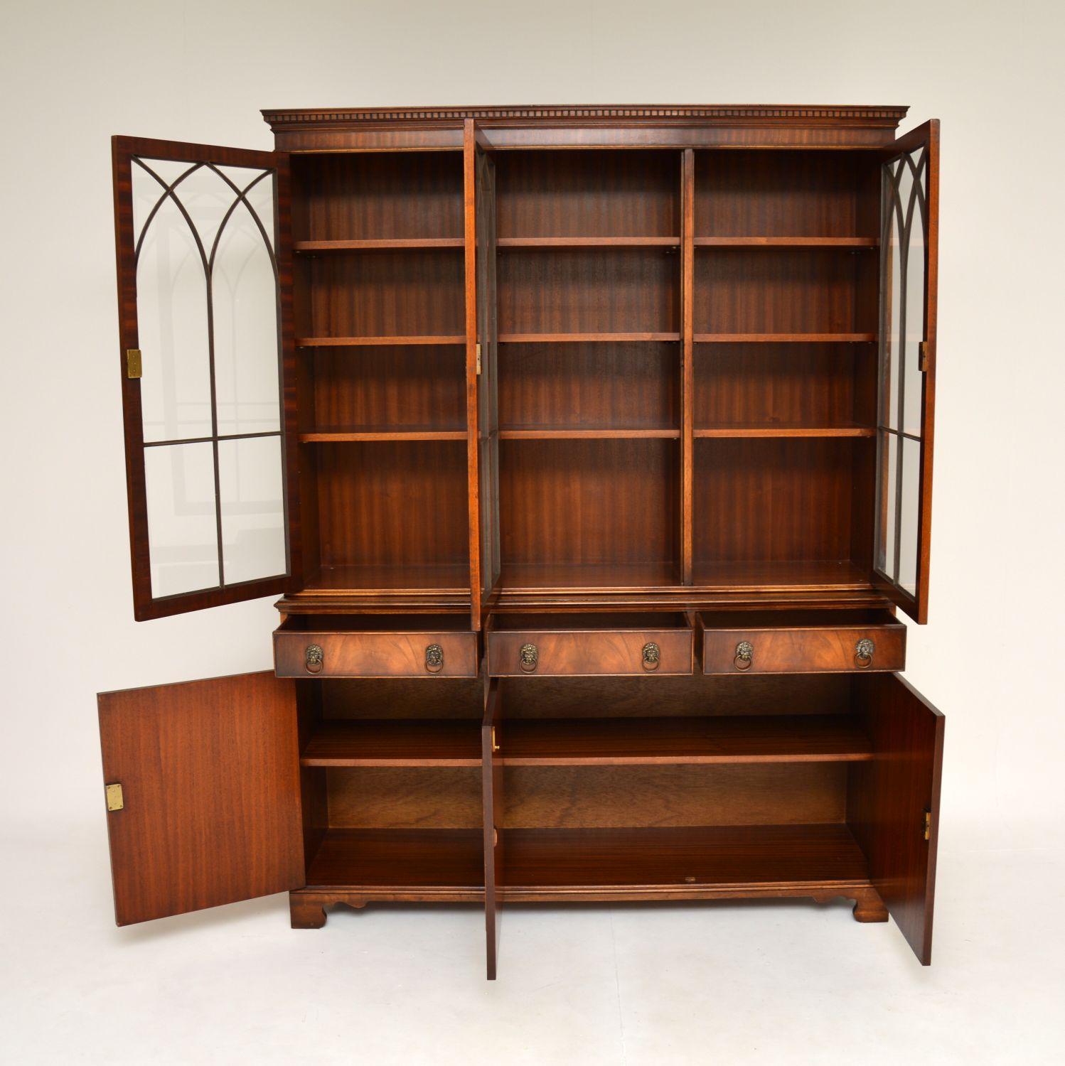 Antique Georgian Style Bookcase For Sale at 1stDibs