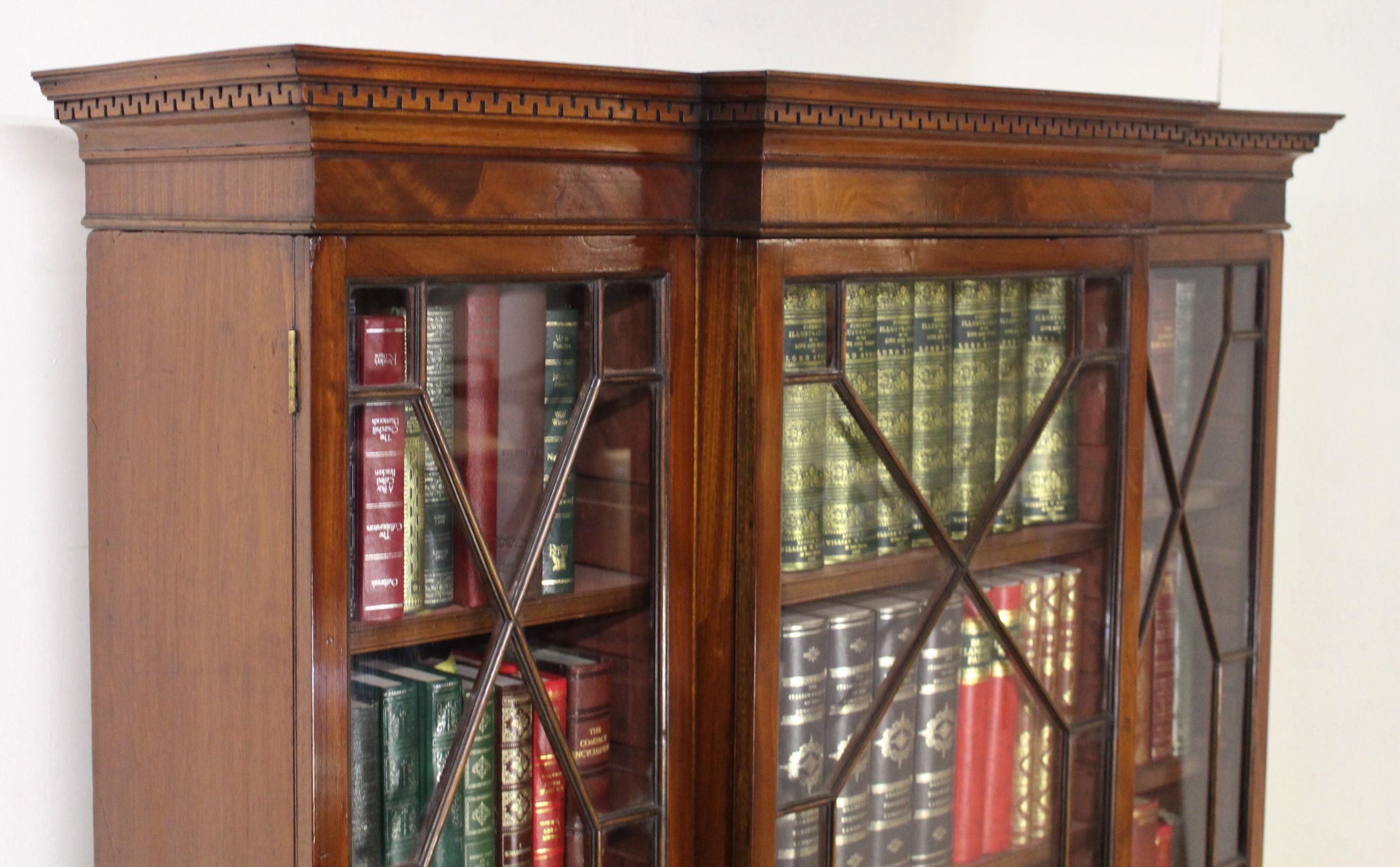 Antique Georgian Style Mahogany Breakfront Bookcase For Sale at 1stDibs