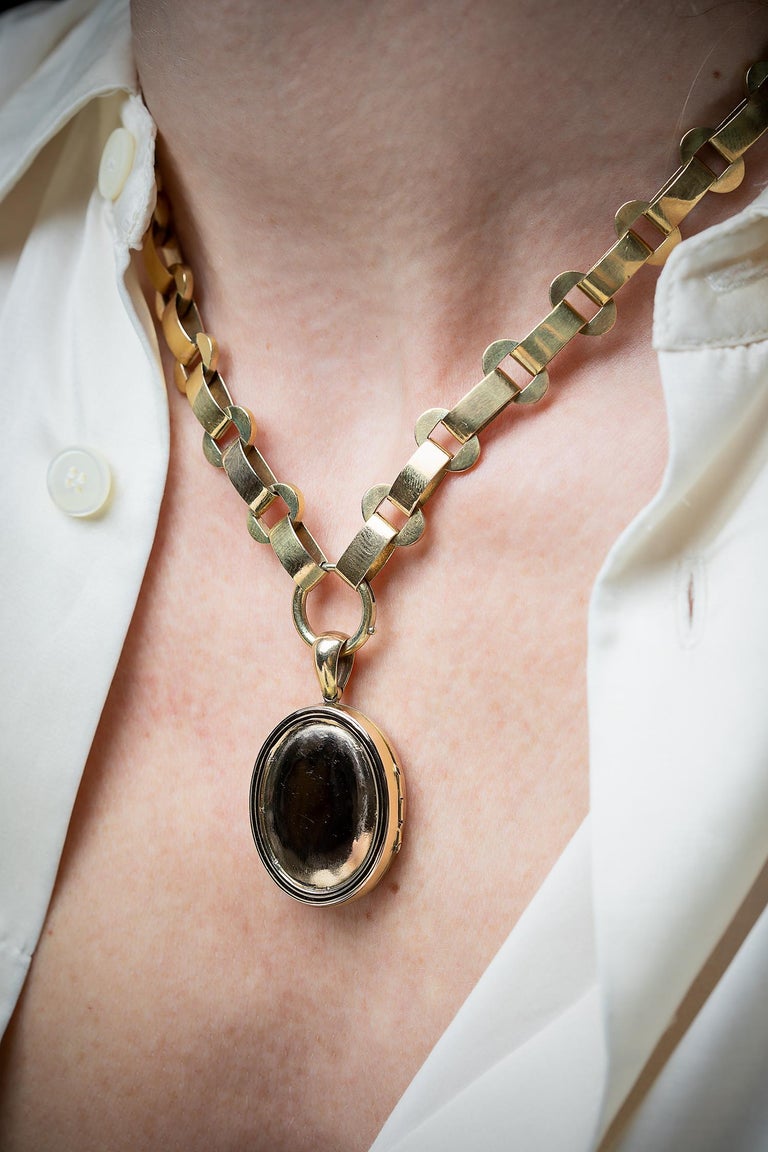 Antique Gold Locket Pendant and Collar Necklace For Sale at 1stDibs