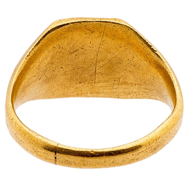 Antique Gold Signet Ring For Sale at 1stDibs