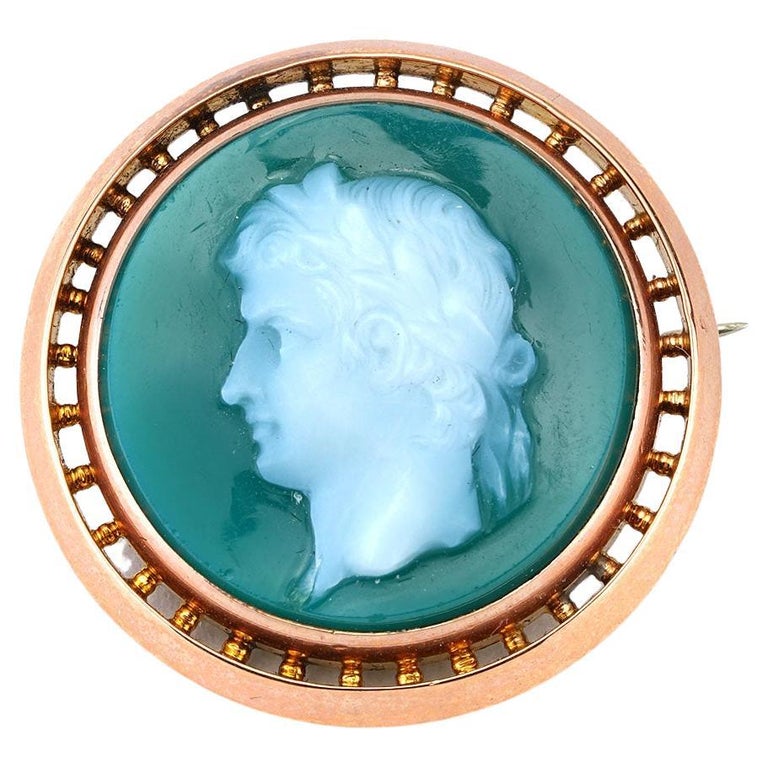 Antique Green Cameo Pin in 14K Yellow Gold For Sale at 1stDibs