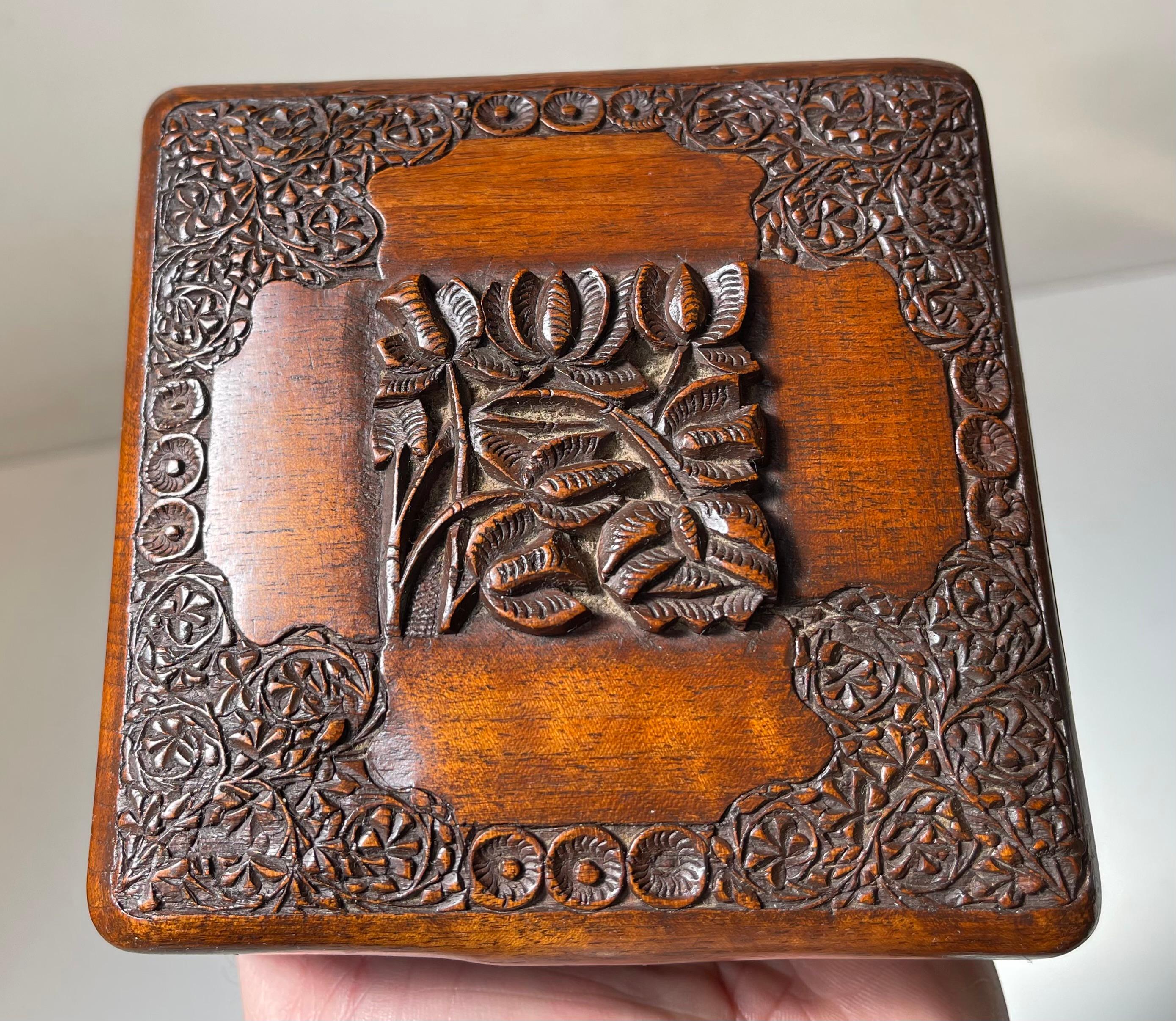 Antique Hand-Carved Box in Oak, 19th century For Sale at 1stDibs
