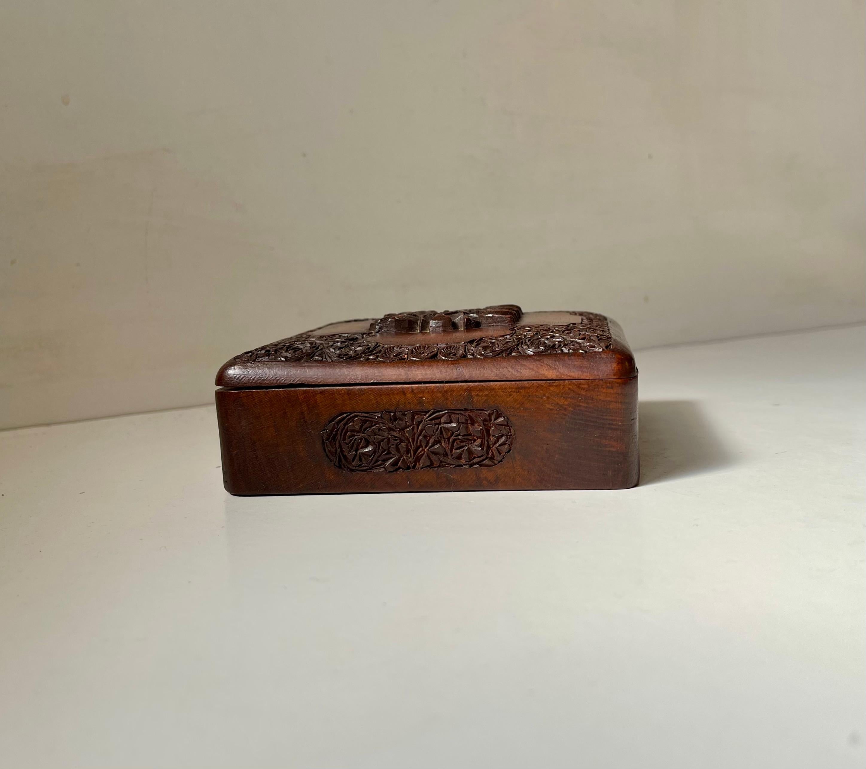 Antique Hand-Carved Box in Oak, 19th century For Sale at 1stDibs