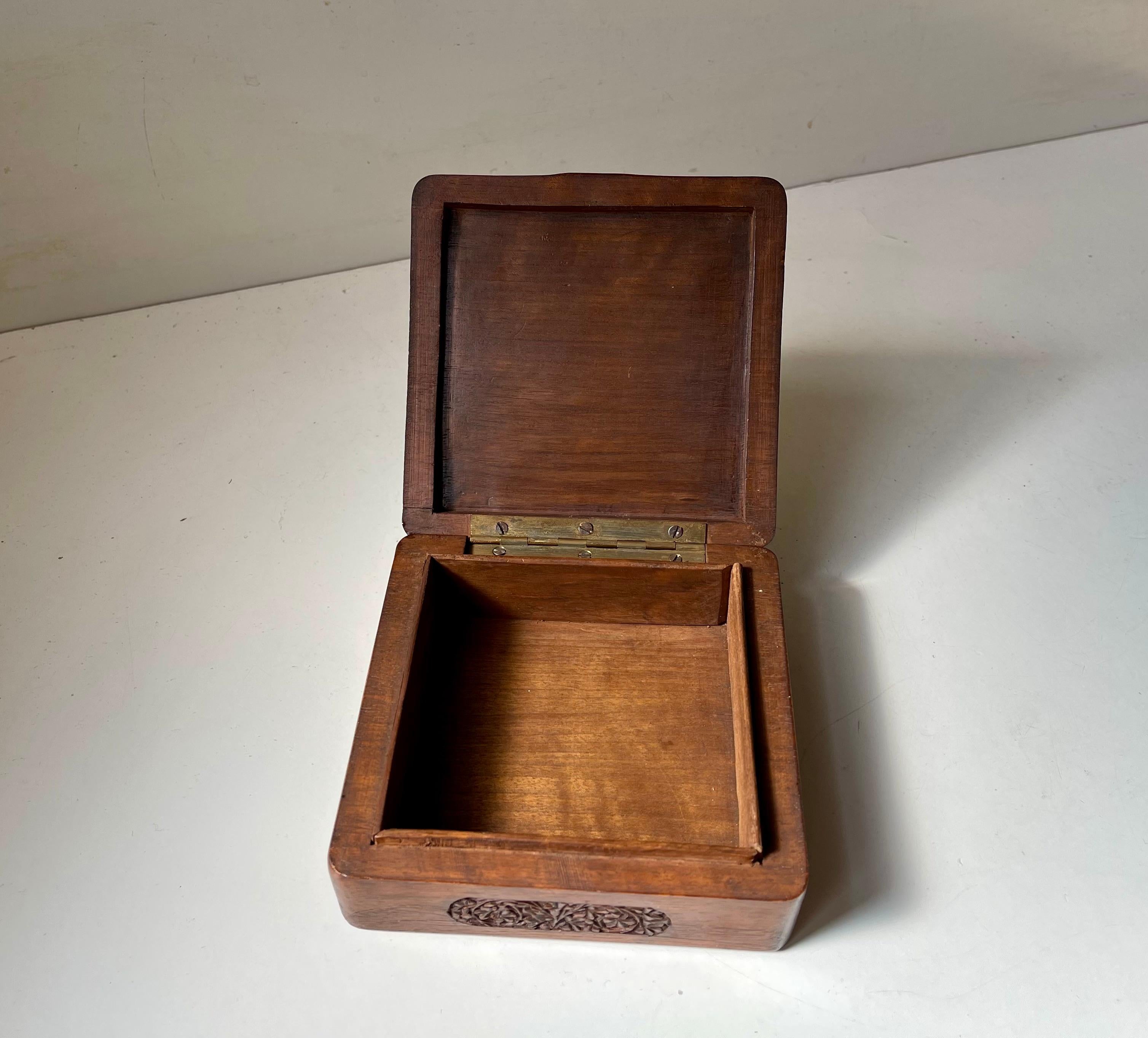 Antique Hand-Carved Box in Oak, 19th century For Sale at 1stDibs