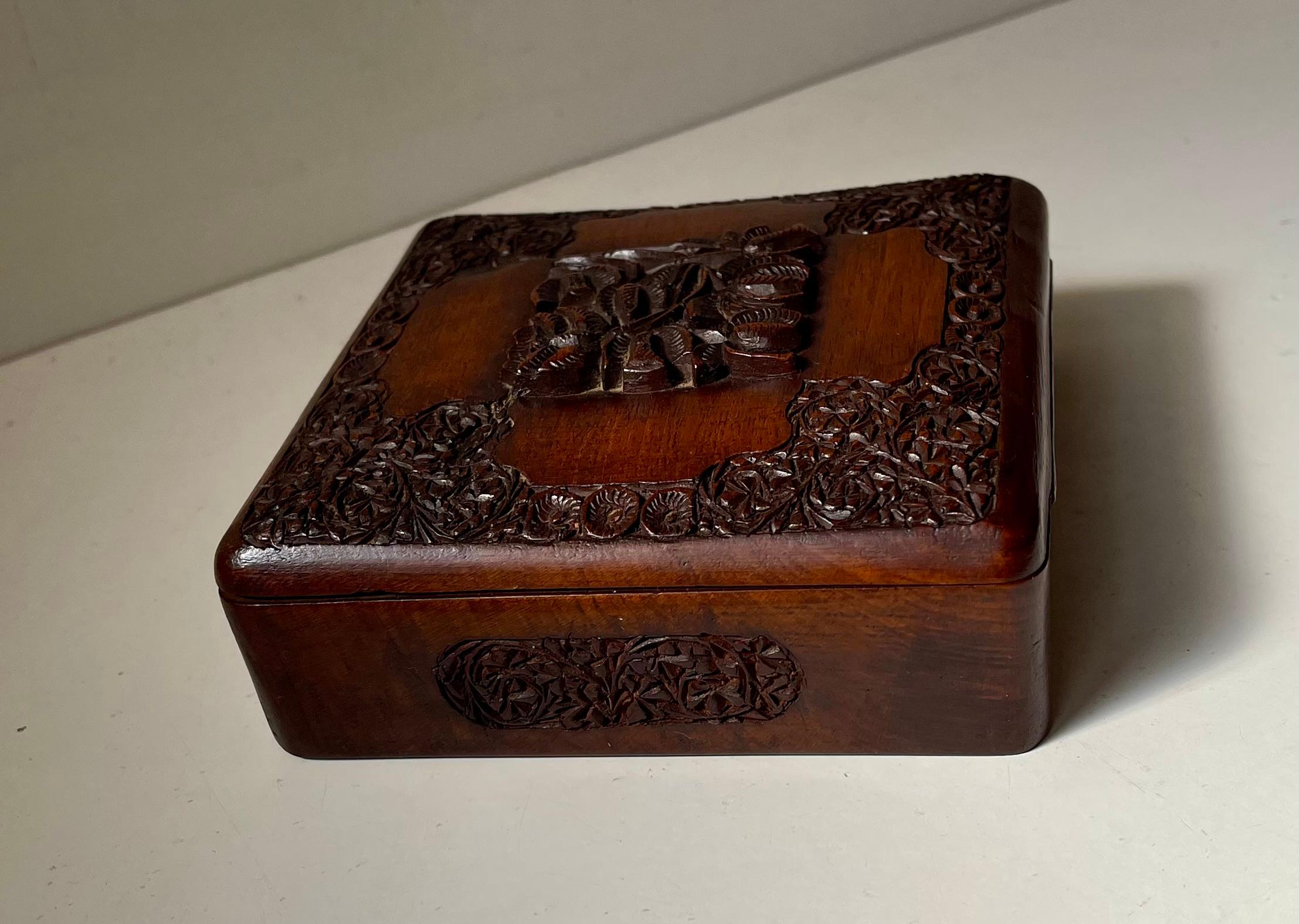Antique Hand-Carved Box in Oak, 19th century For Sale at 1stDibs