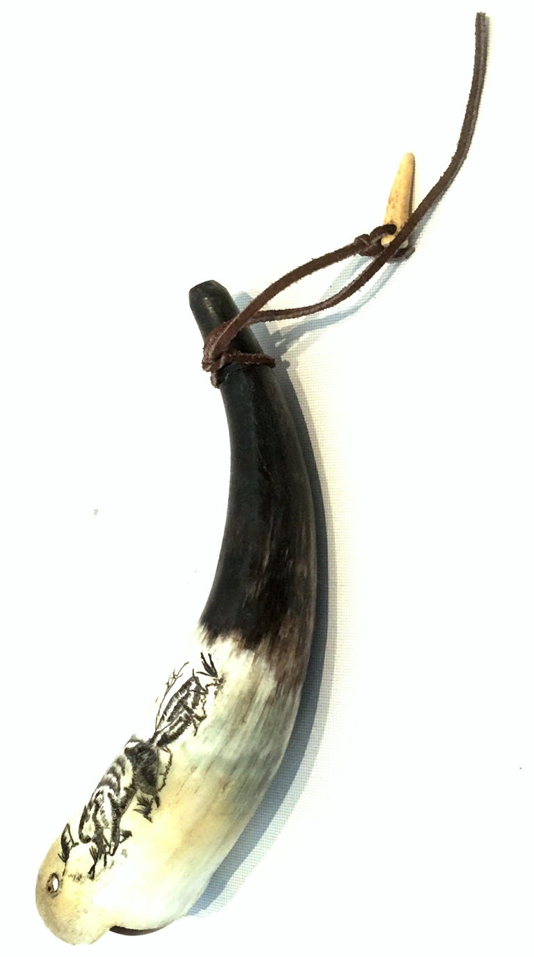 Antique Horn Carved Scrimshaw Powder Horn Flask For Sale at 1stDibs