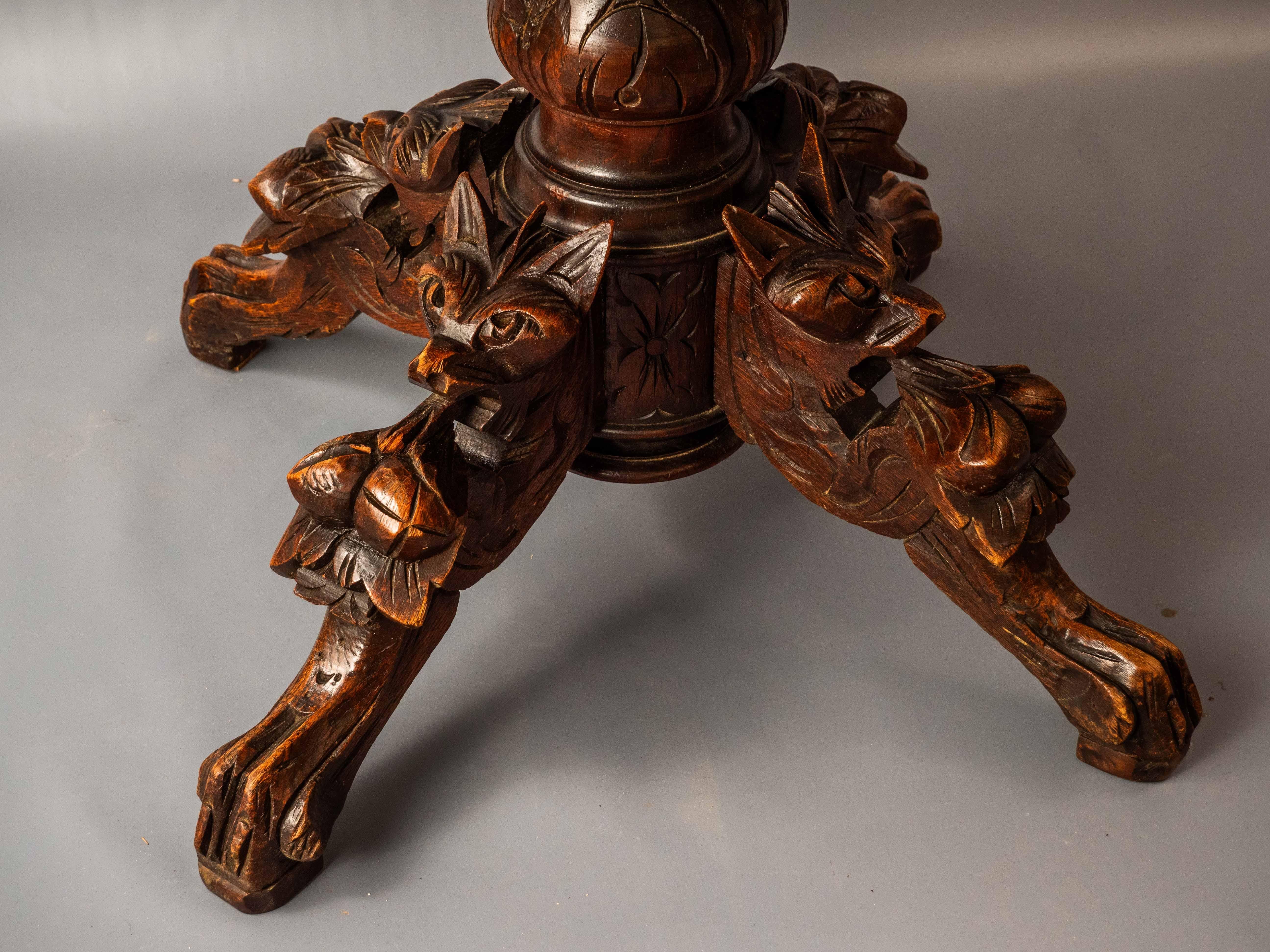 Antique hunting table with carvings, round, folding For Sale at 1stDibs