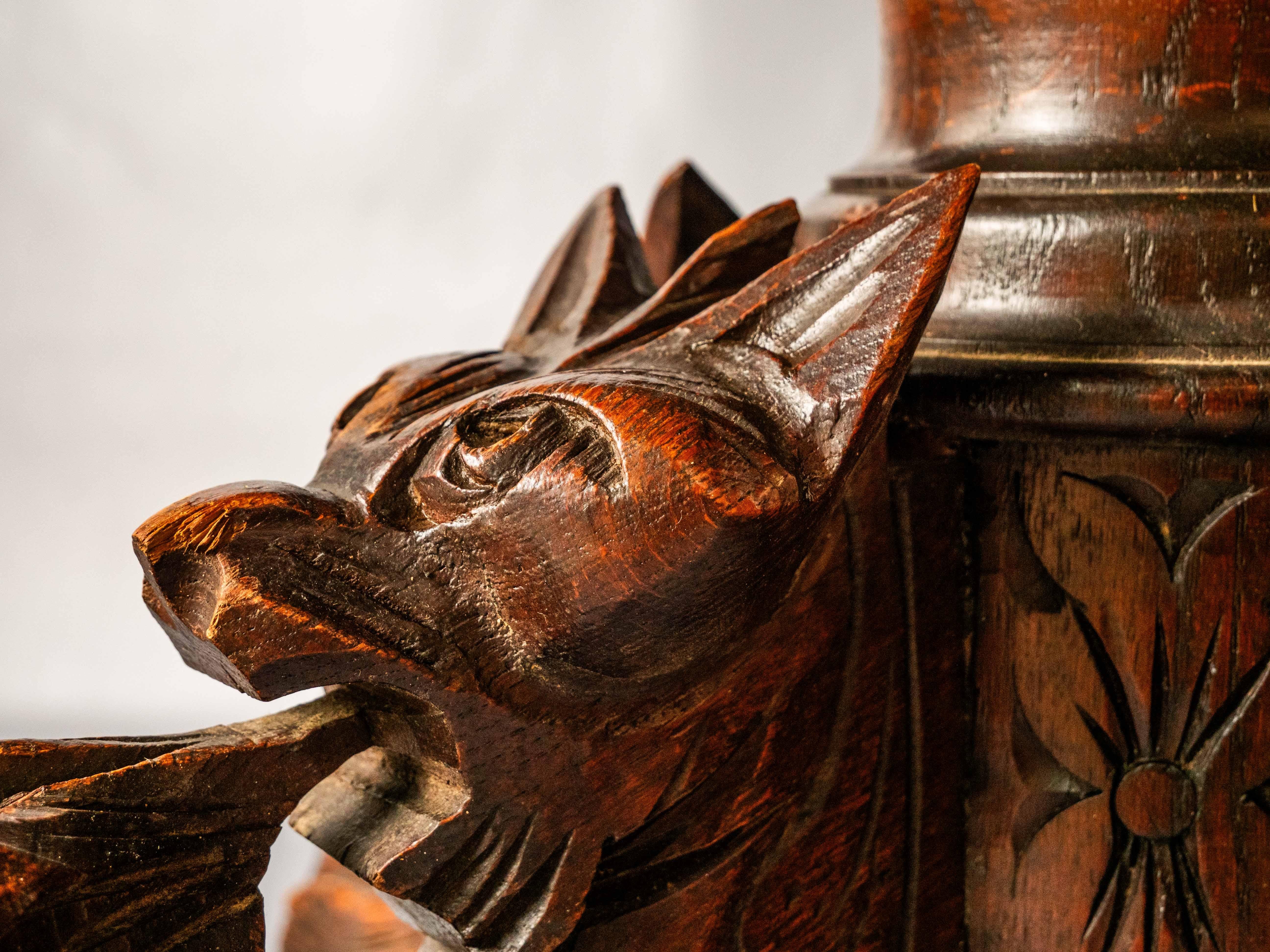 Antique hunting table with carvings, round, folding For Sale at 1stDibs