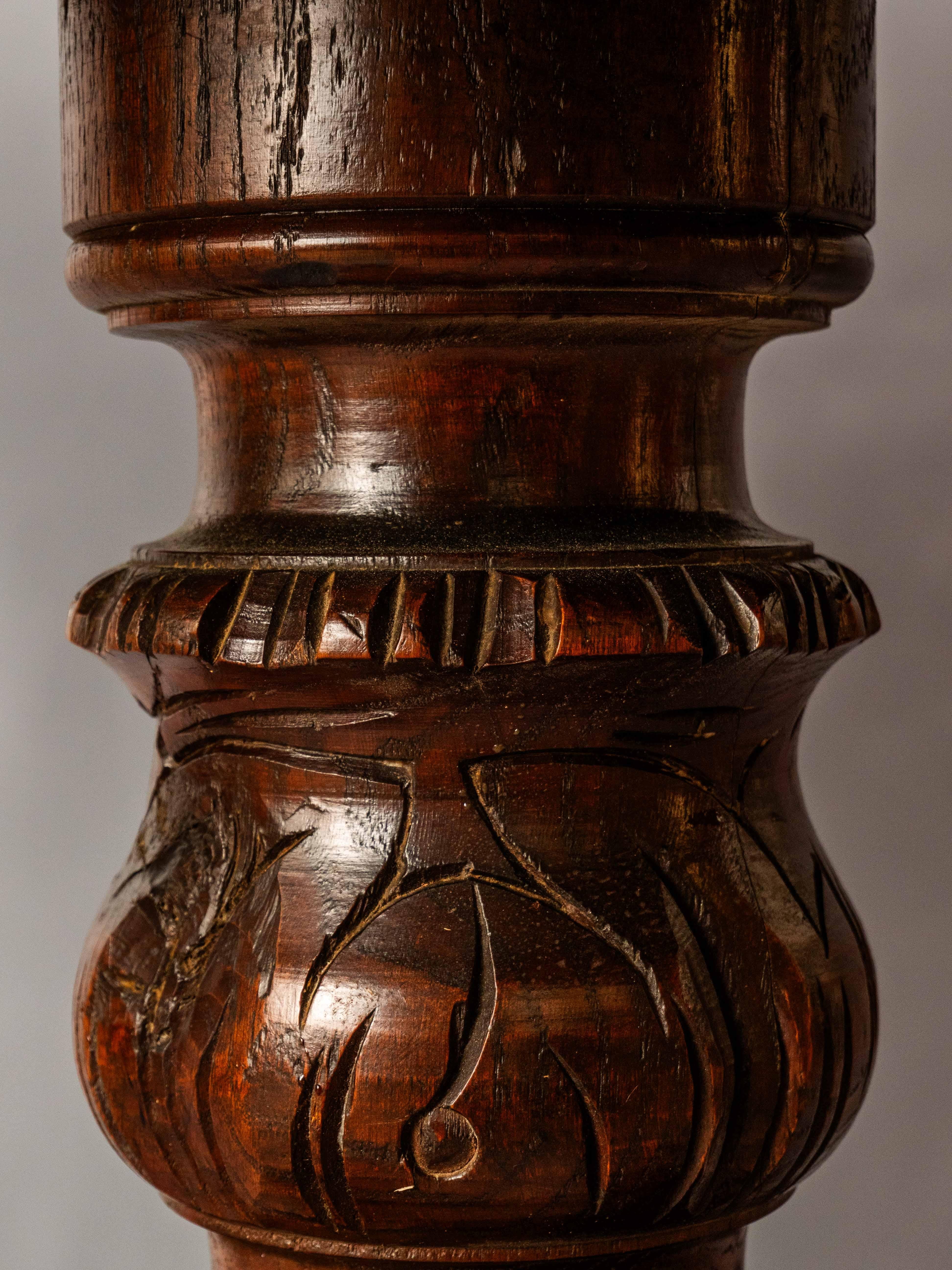 Antique hunting table with carvings, round, folding For Sale at 1stDibs