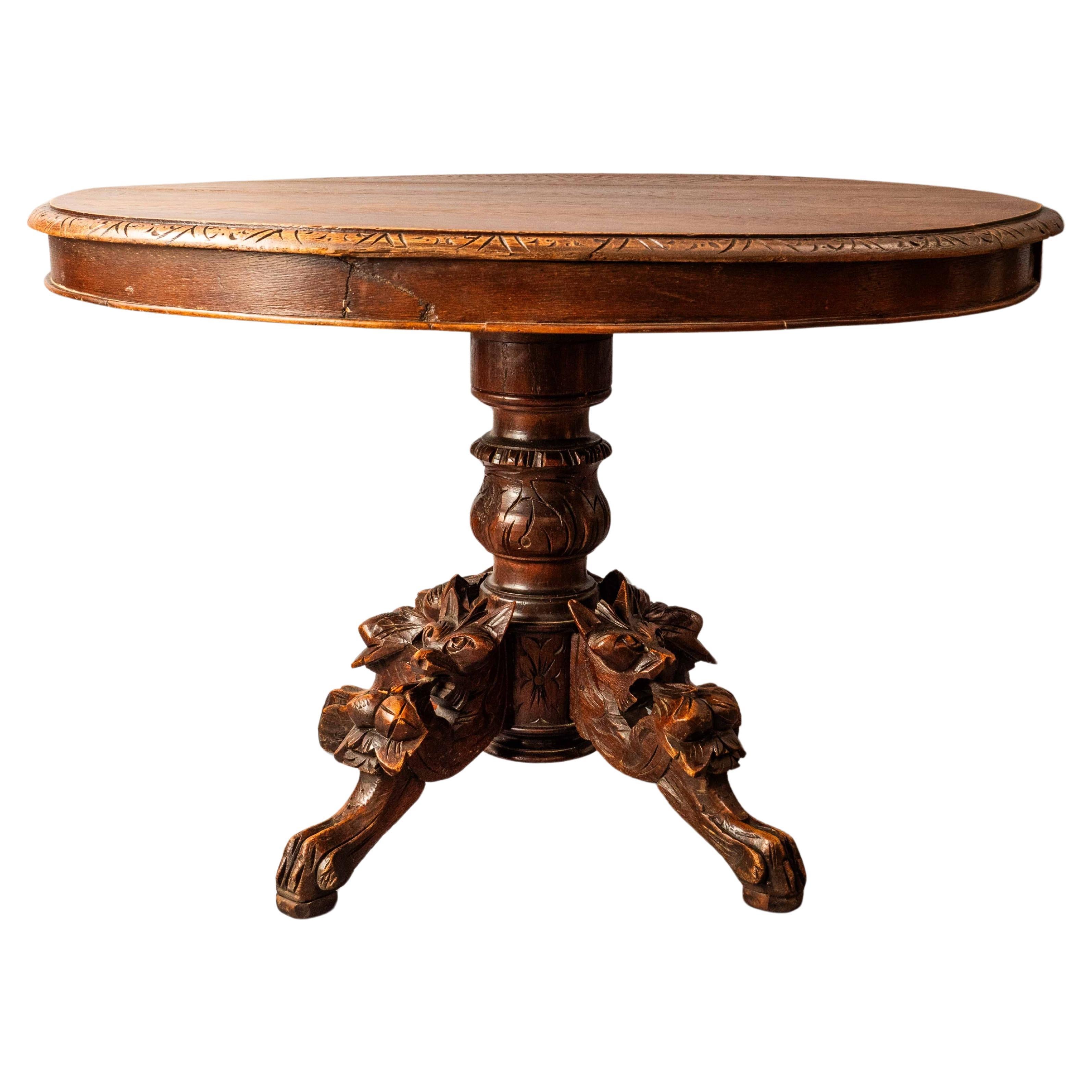 Antique hunting table with carvings, round, folding For Sale at 1stDibs