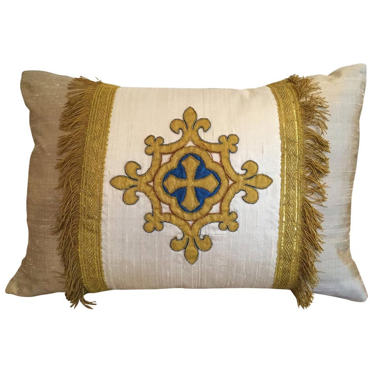 Antique Italian Stemma Pillow by Eleganza Italiana For Sale at 1stDibs