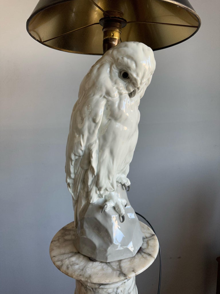 Antike und große Eule-Skulptur, Symbol für Weisheit und Lernen, Otto ...